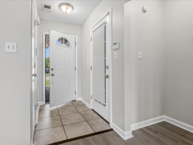 6943 country walk dr