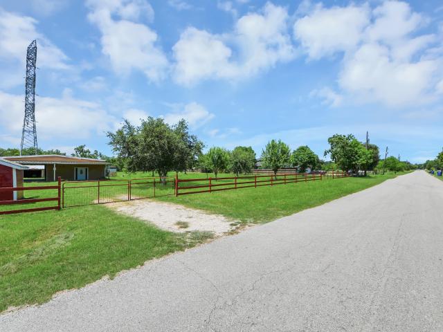 694 County Road 941