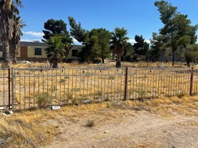 694 Janice St, Mojave, CA 93501