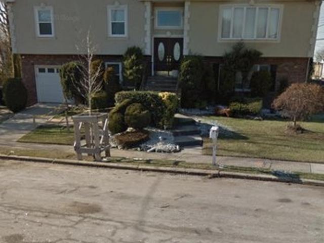 694 Maguire Ave, Staten Island, NY 10309