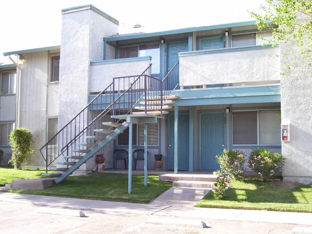 694 North 3rd St 3 beds, 1 full bath