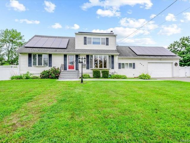 694 Pease Ln, West Islip, NY 11795