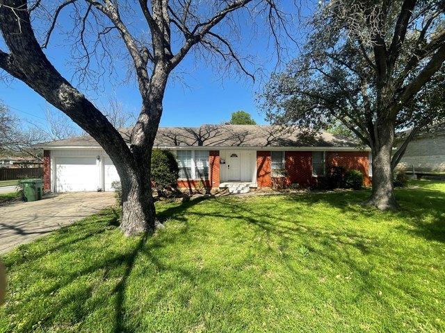 6957 Park Place Dr, Richland Hills, TX 76118