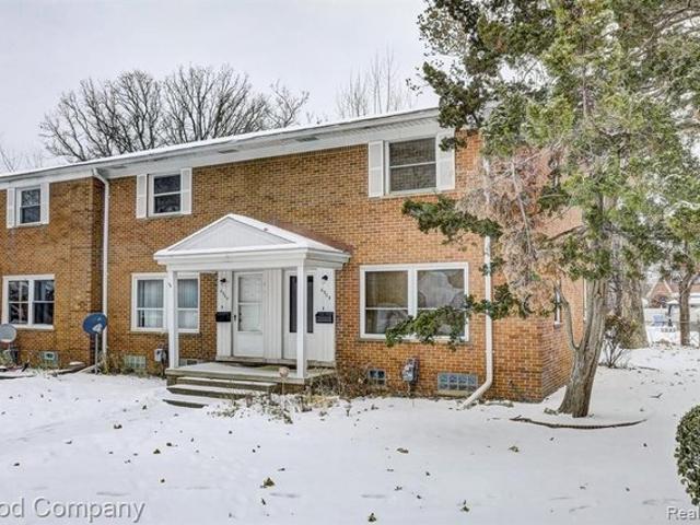 6958 Town Ln, Dearborn Heights, MI 48127