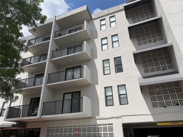 6950 W 6th Ave Apt 412, Hialeah, FL 33014