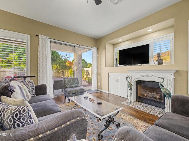6950 w rose garden lane