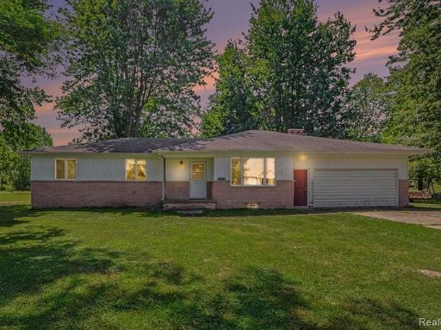 6953 Shea Rd, Cottrellville Township, MI 48039