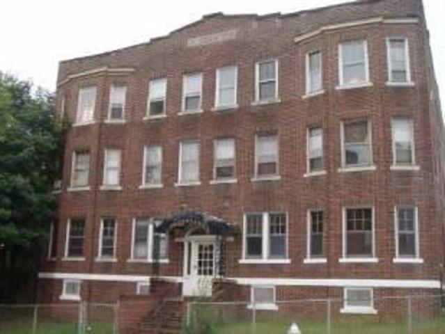 $695 / 3br Large 3 bdrm,1st floor,hdwd floors,parking New Britain,CT