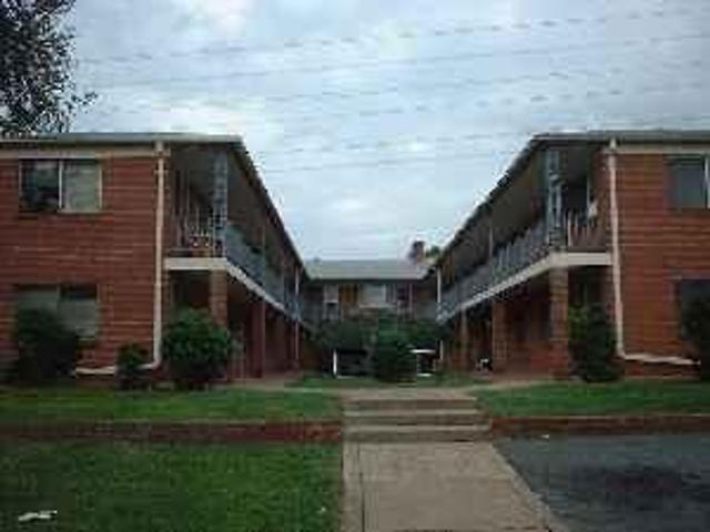 $695 / 1br 2118 Angus Rd. Apt. 15 Near Best Buy