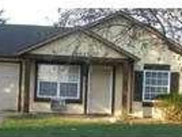 $695 / 2br 860ftÂ² Affordable 2BR 1BTH w/Attached Garage!