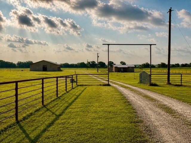 695 County Road 416, Comanche, TX 76442