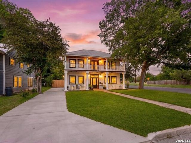 695 Comal Ave