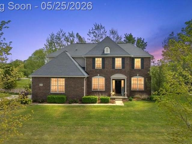 695 Dennison Ct, Oakland Township, MI 48363