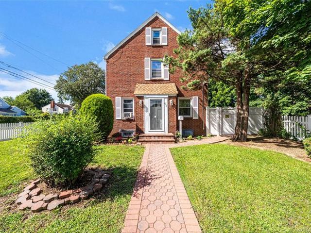 695 Front St, Hempstead, NY 11550