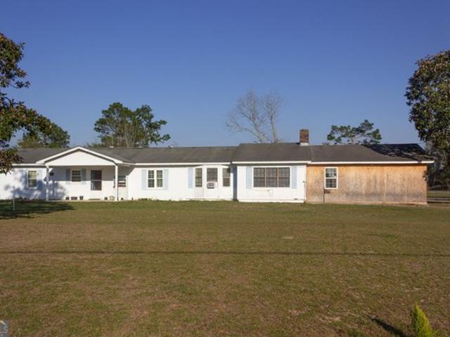 695 Jasmine Dr, Douglas, GA 31535