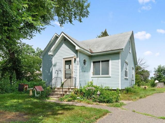 695 N Oak Dr, Vadnais Heights, MN 55127