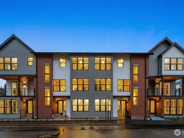 695 NW Locust St, Issaquah, WA 98027