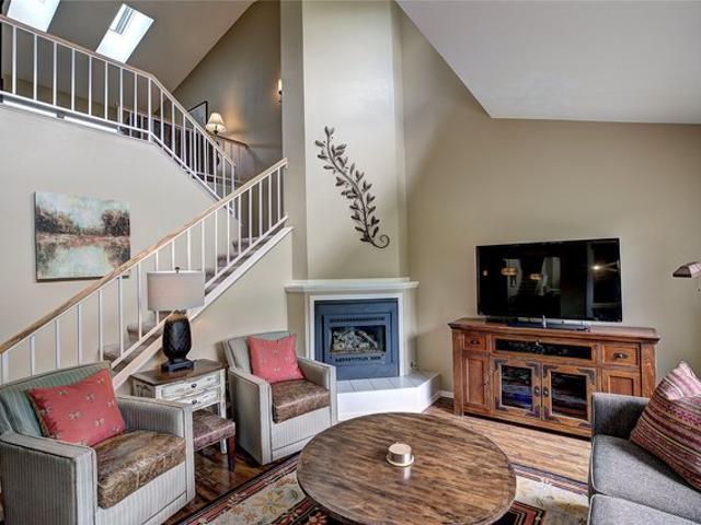 695 Saint Andrews Dr, Columbia Falls, MT 59912