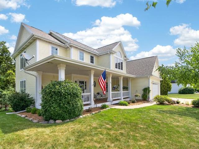 695 Summer Creek Rd, Oconomowoc, WI 53066