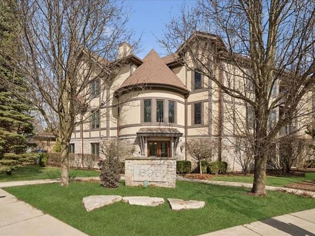 695 Roger Williams Ave Unit 301, Highland Park, IL 60035