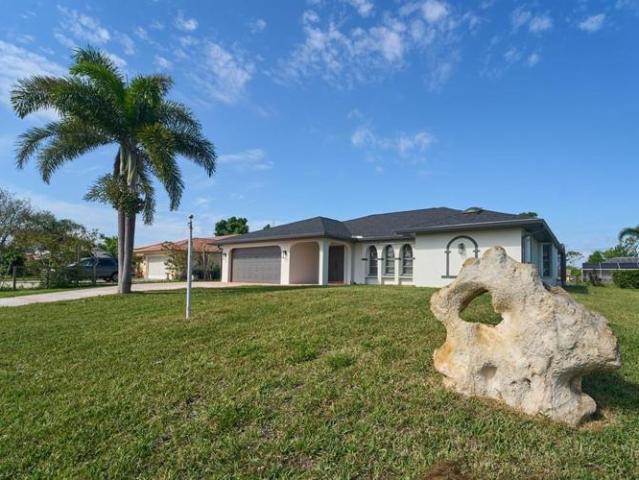 6967 Spinnaker Blvd, Englewood, FL 34224