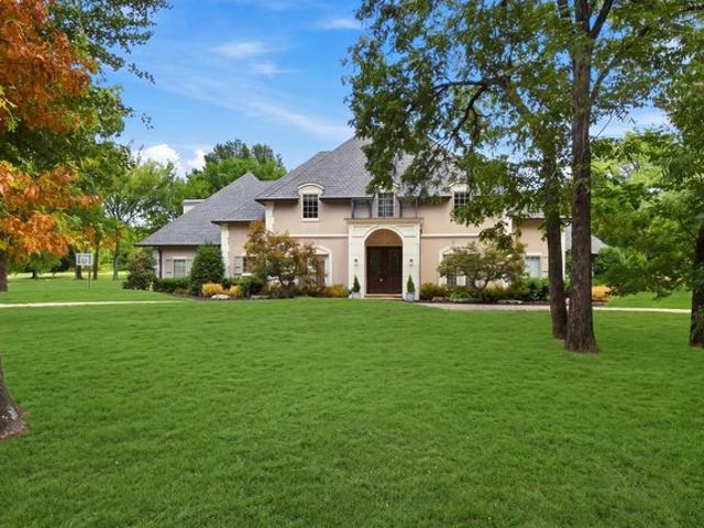 6960 Foxbriar Dr, Tulsa, OK 74132