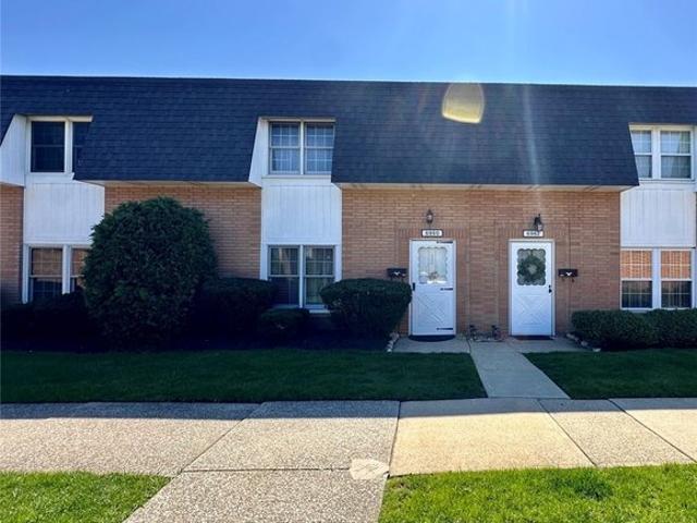 6960 S Parkway Dr, Middleburg Heights, OH 44130