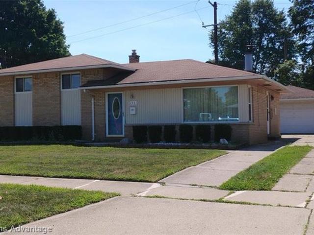 6961 N Wildwood St, Westland, MI 48185
