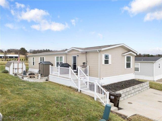6962 Foxwood Dr SW, Navarre, OH 44662