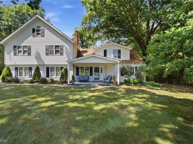 6963 Crestview Dr, Brecksville, OH 44141