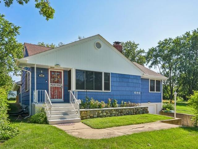 696 2nd St, Crete, IL 60417