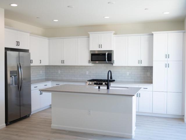 696 Grace Way, Madera, CA 93636 | MLS #643302