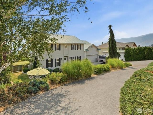 696 Green Ave, Manson, WA 98831