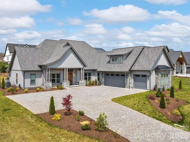 696 Daniel Circle Dr, Mills River, NC 28759