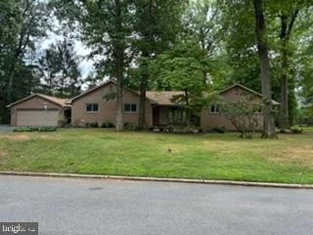 696 Forest Rd, Wayne, PA 19087