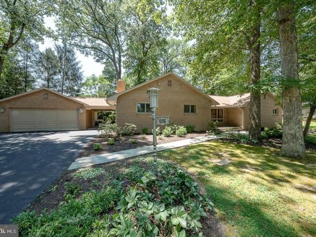 696 Forest Rd, Wayne, PA 19087