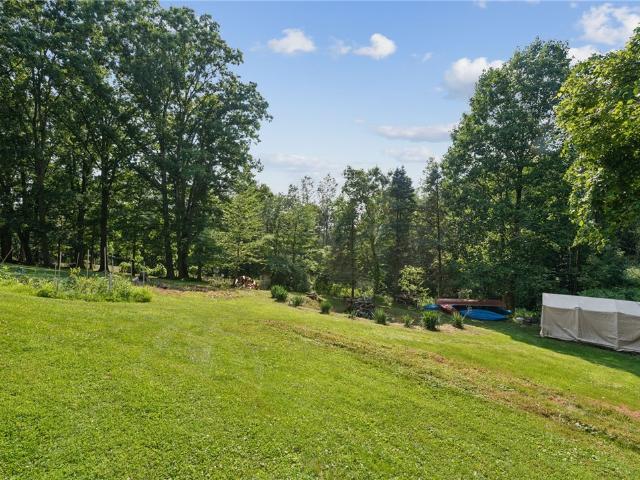 696 Knoll Lane