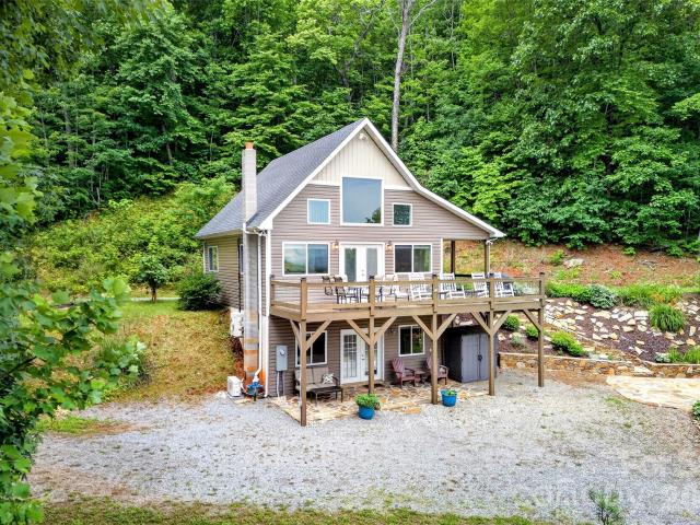 696 Hickory Nut Hollow