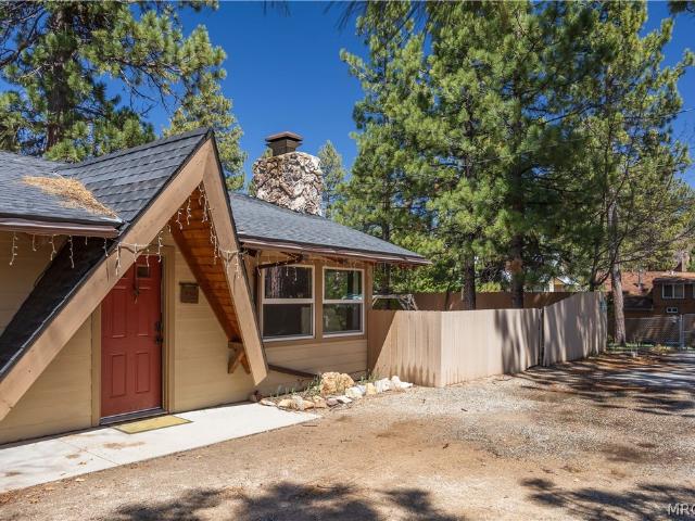 696 Lupin Ln, Big Bear Lake, CA 92315 | MLS #32600