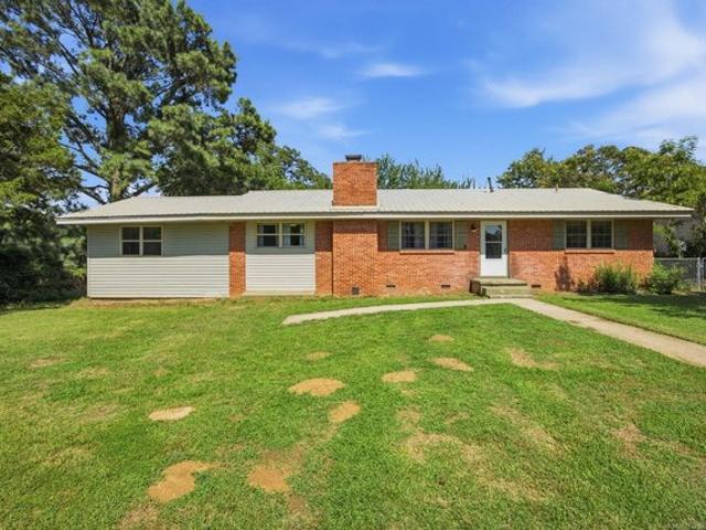 696 N Hickory St, Atoka, OK 74525