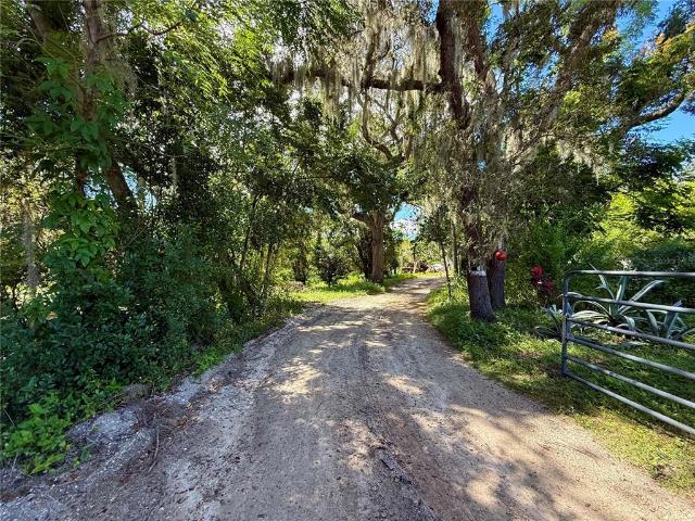 696 N Sunset Dr, Mount Dora, FL 32757 | MLS #G5103 | Compass