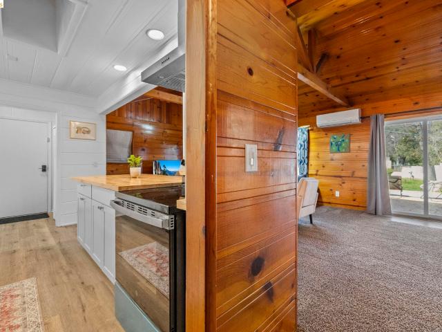 696 Shaws Flat Rd