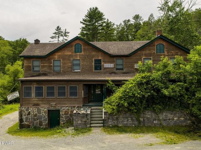 696 PA 590, Lackawaxen, PA 18435