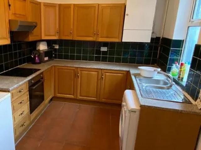 696 Pershore Road, Kings Heath, B29 7NR, United Kingdom | Room for rent #136659559 | Rentberry
