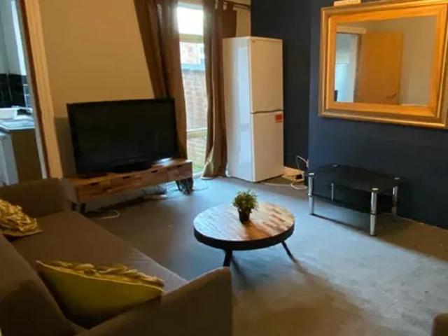 696 Pershore Road, Stirchley, B29 7NR, United Kingdom | Room for rent #113250632 | Rentberry