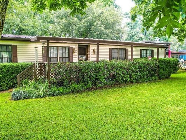 696 Persimmon St, Zavalla, TX 75980