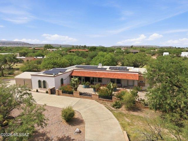 696 W Paseo Del Canto, Green Valley, AZ 85622