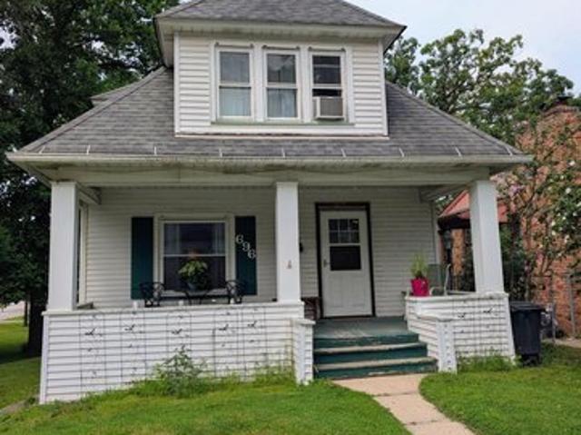 696 Water St, Hobart, IN 46342