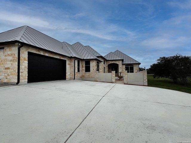 6975 Pfeil Rd, Schertz, TX 78154