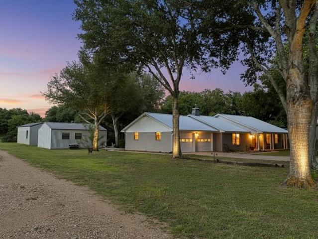 6978 Skull Creek Rd, Fayetteville, TX 78940